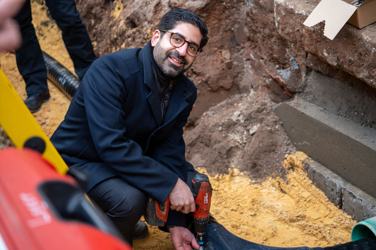 Energieminister Kaweh Mansoori zu Besuch in der Altstadt in Eschwege ...