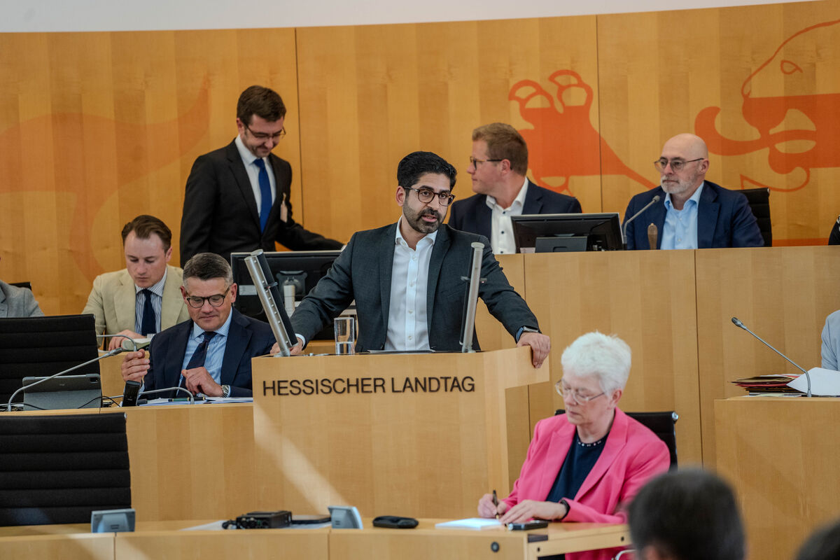 Wirtschaftsminister Kaweh Mansoori: "Mut zur Verantwortung. Kraft zum ...